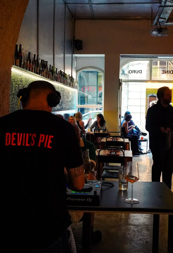 Trickys - Ando Living